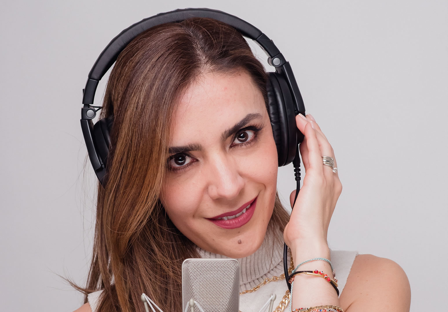 ISA LOZANO - Locutora profesional y comercial, comunicóloga ...